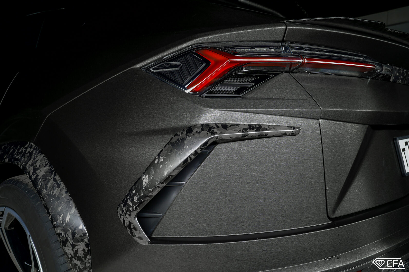 Rear lining Corsa Forged Сarbon for Lamborghini Urus 买带送货，安装，实惠的价格和保证