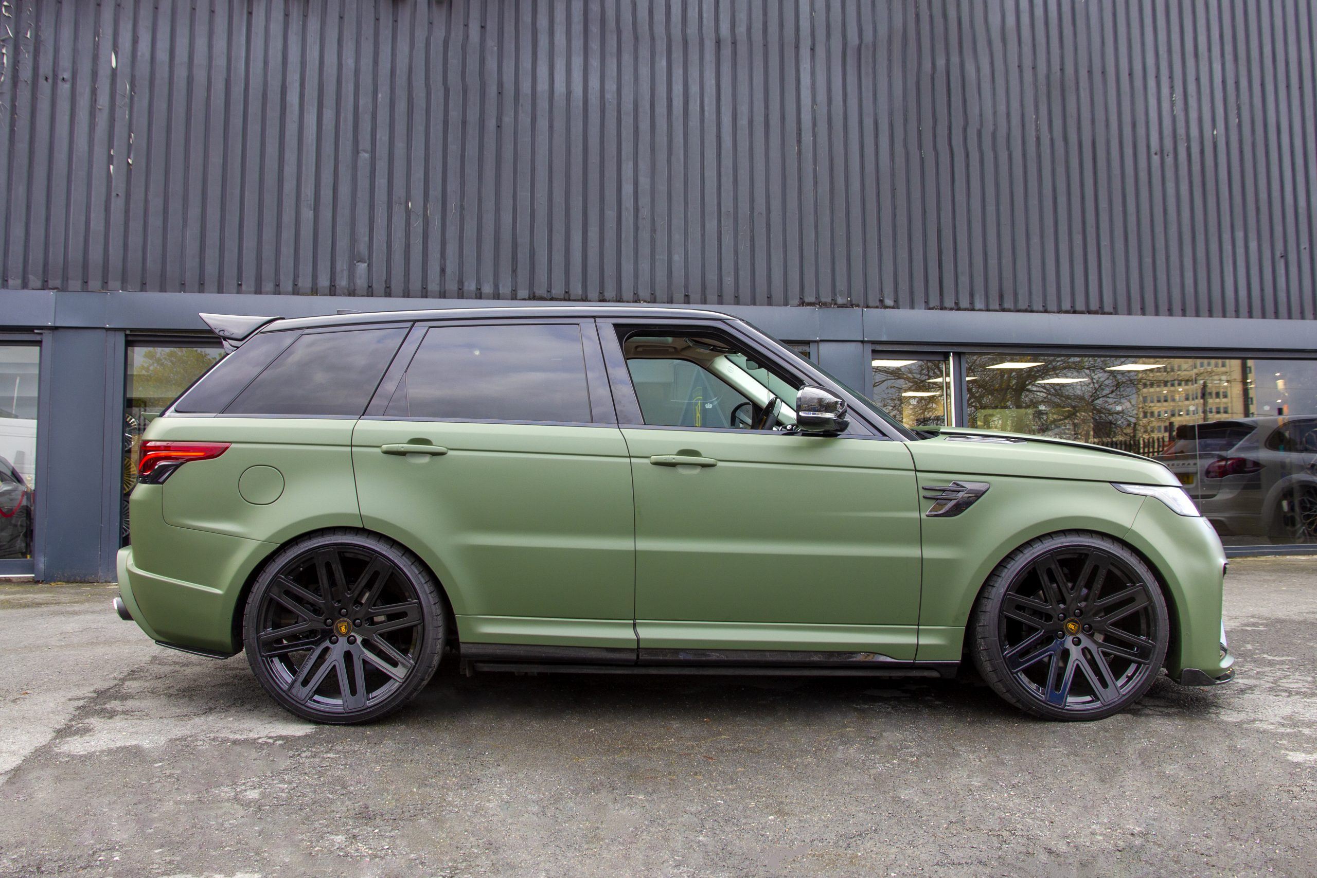 Barugzai Cabaro II Deployable Side Steps for Land Rover Range Rover ...