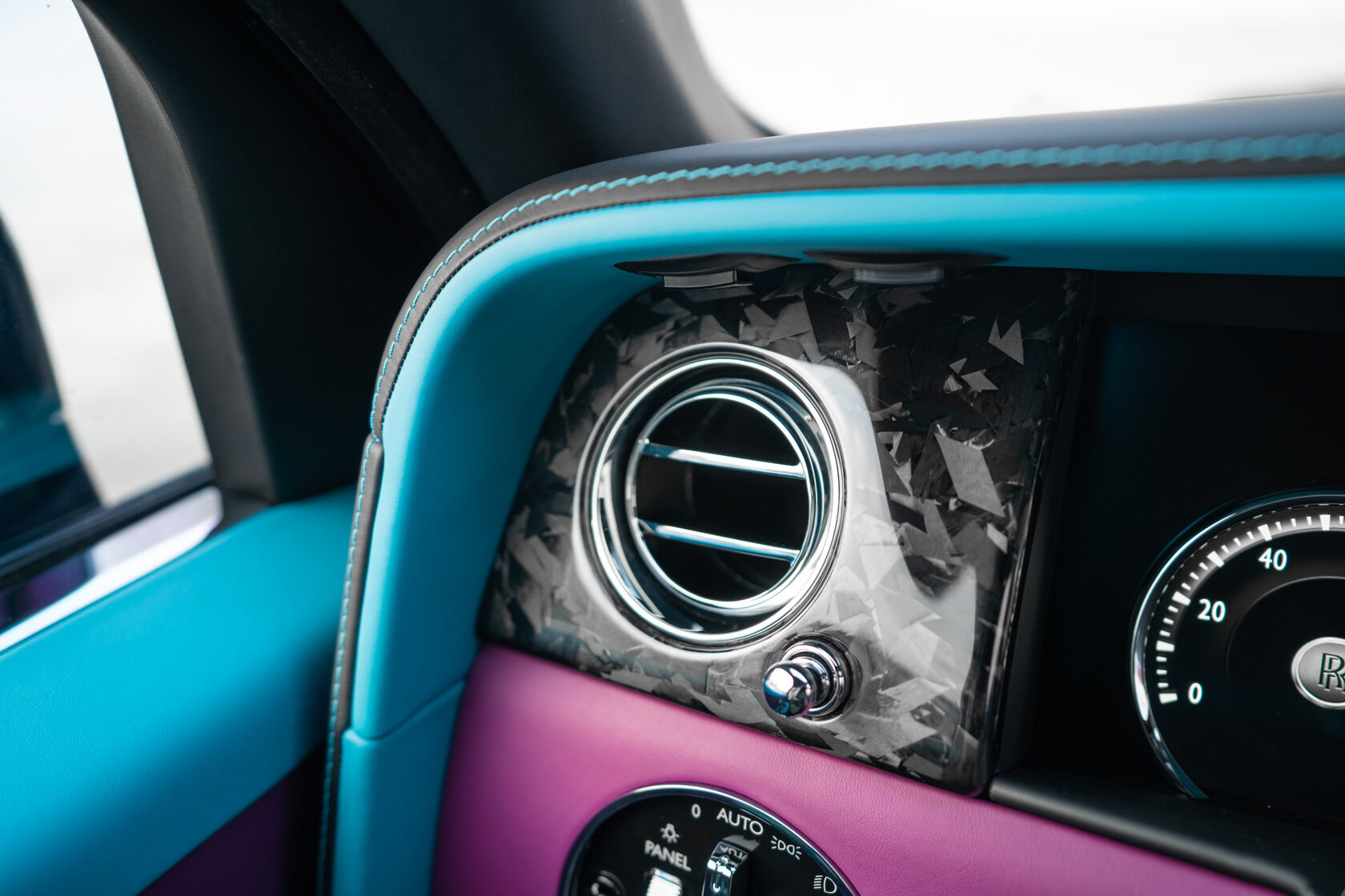 LHD Interior panels Carbon for Rolls-Royce Cullinan Buy with delivery ...