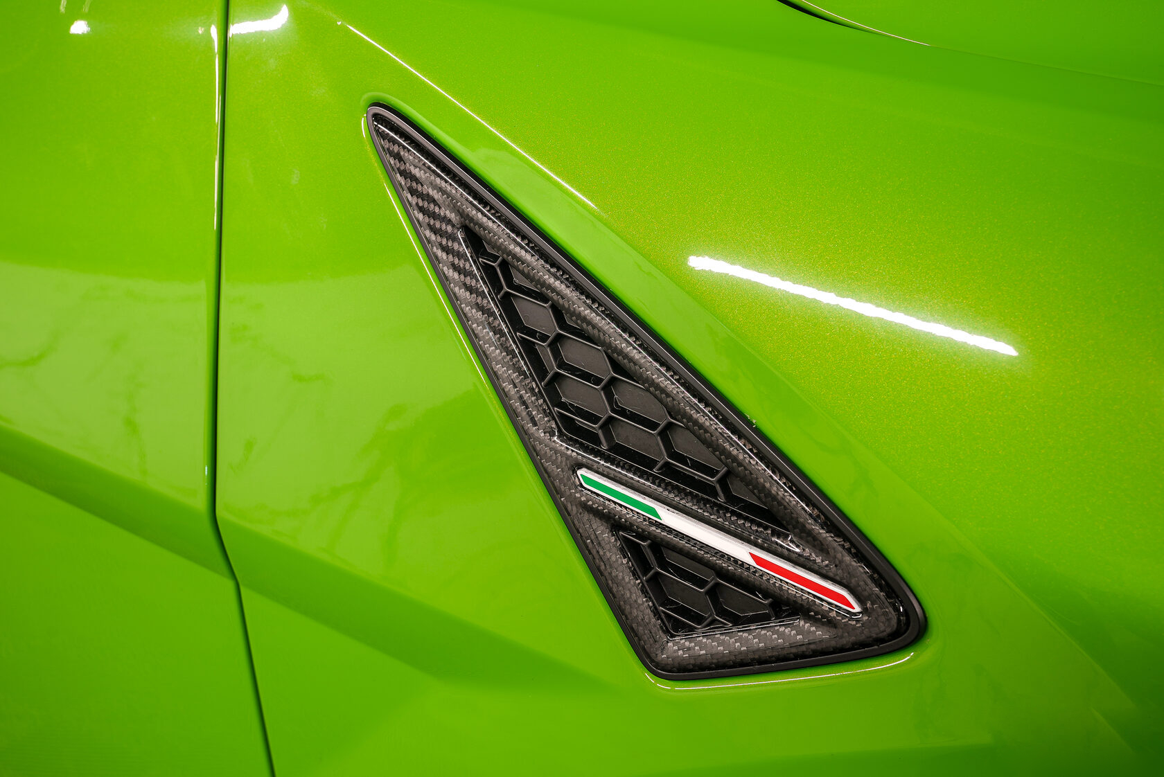 Fender inserts Carbon for Lamborghini Urus Performante Buy with ...